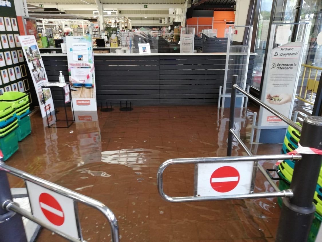 Jardiland Gavà sufre una inundación y permanecerá cerrado