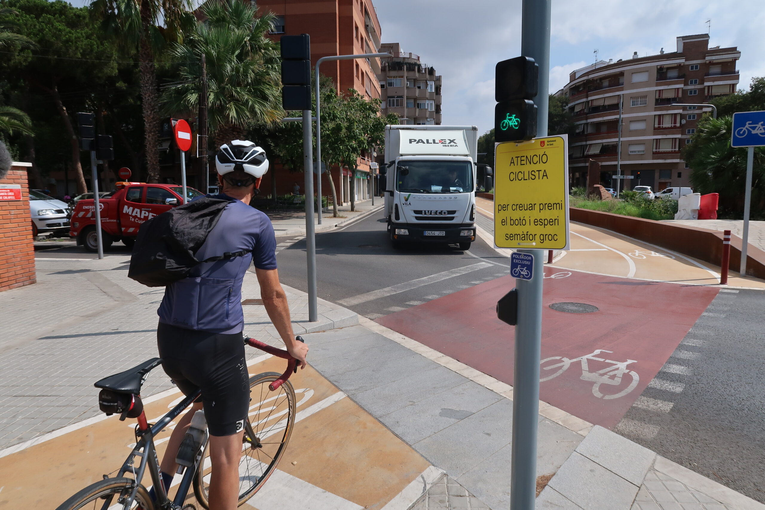 Primeros datos de uso del carril bici y la línea M5 de la C-245